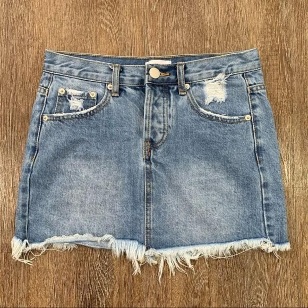 Size 25 Button fly Closure Frayed... - Depop