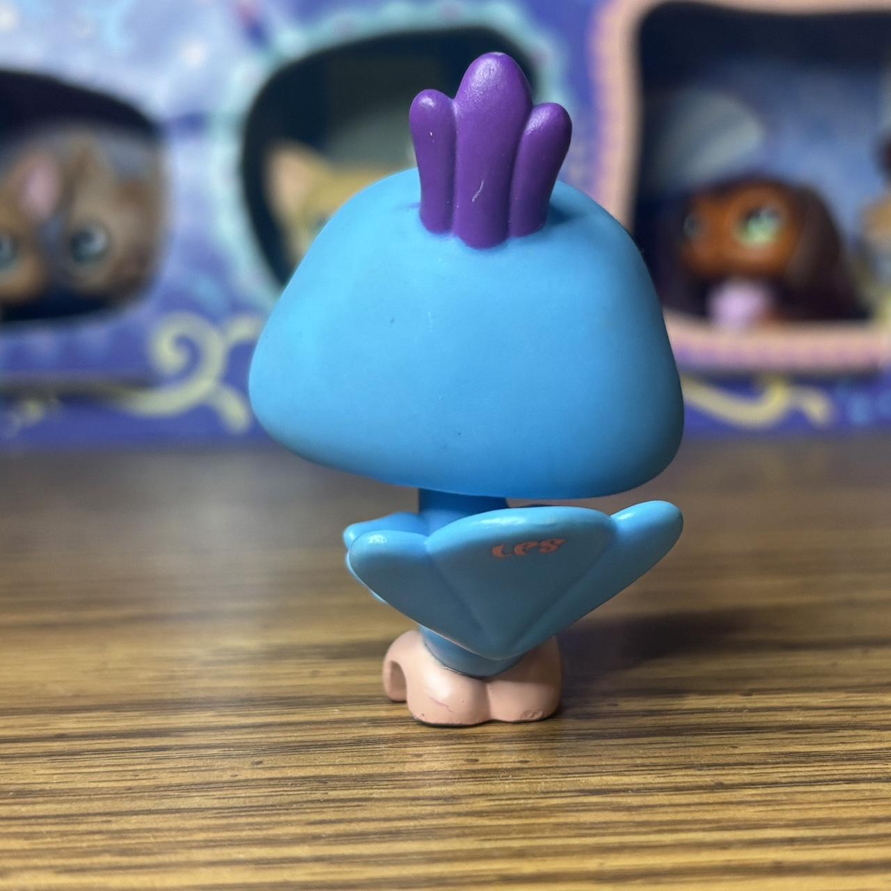 Lps bird 1678 Comes as shown Offers welcome | Depop