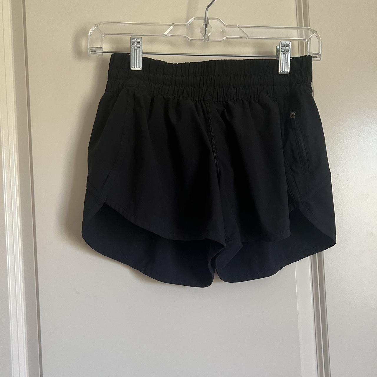 black lululemon tracker shorts, size 4, 3in, mid-rise - Depop