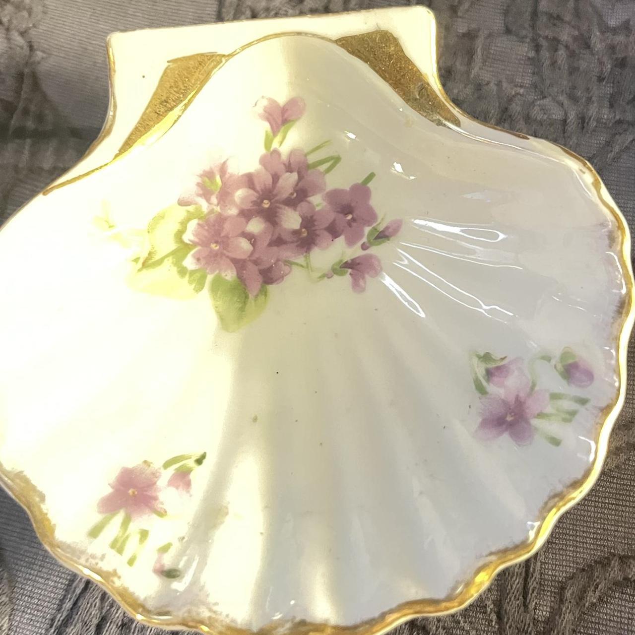 Vintage Scallop Jewelry/Soap/Trinket... - Depop