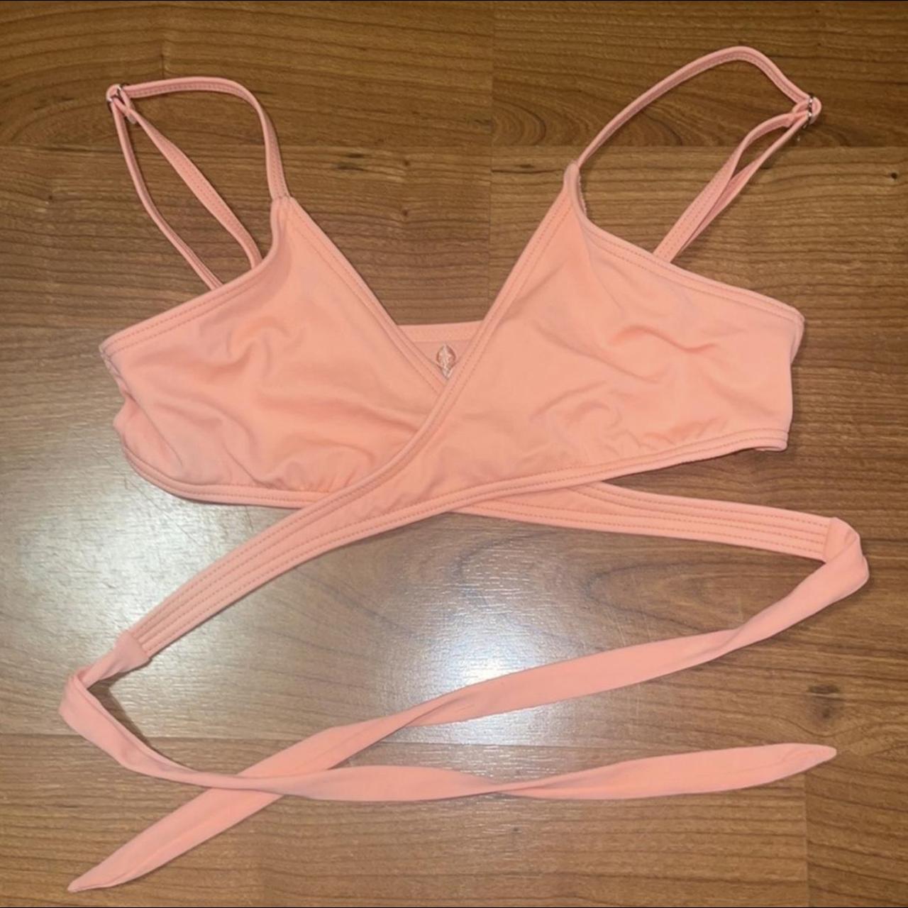 Reef bathing suit top. Size medium, but can fit small - Depop