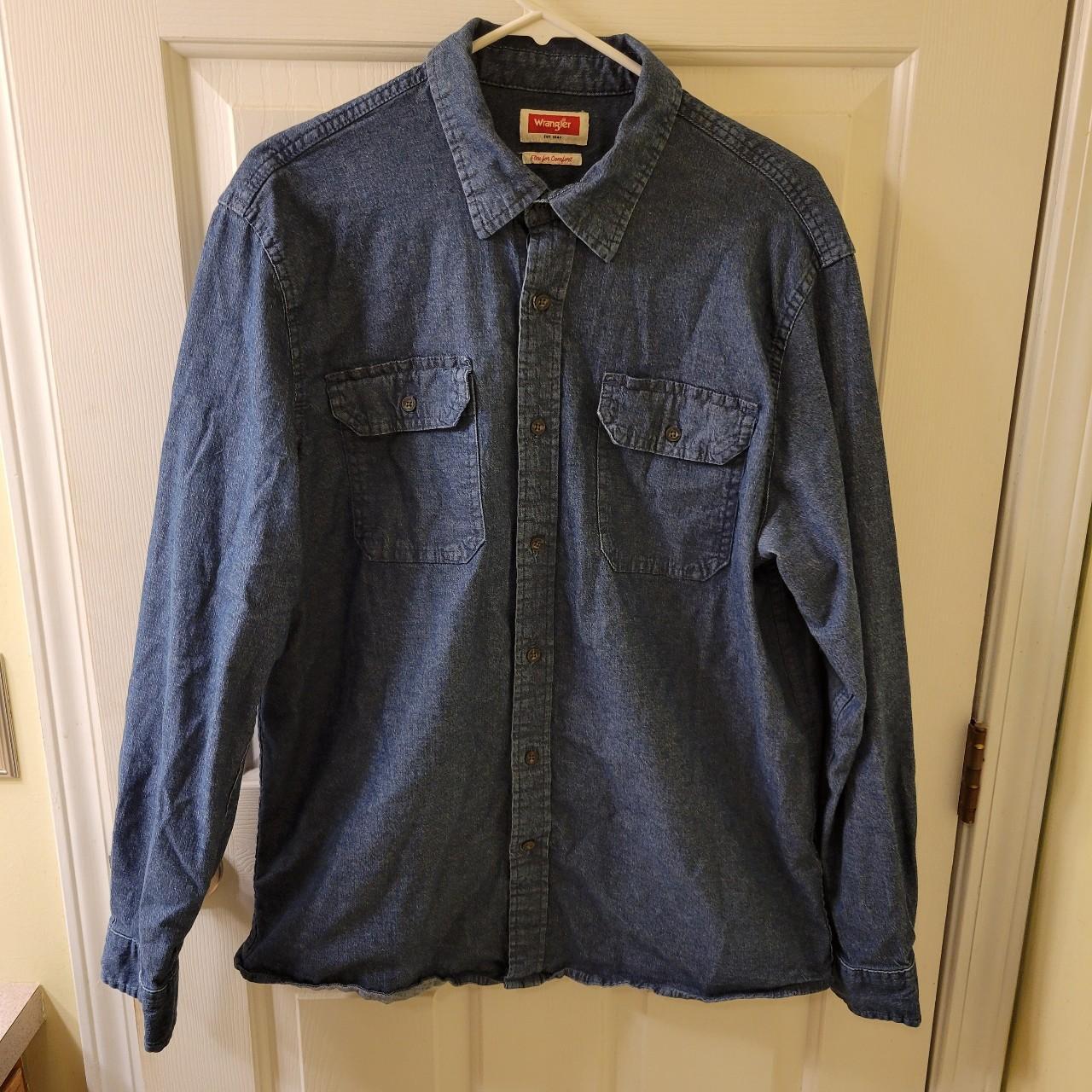 Wrangler denim shirt barely worn size L - Depop