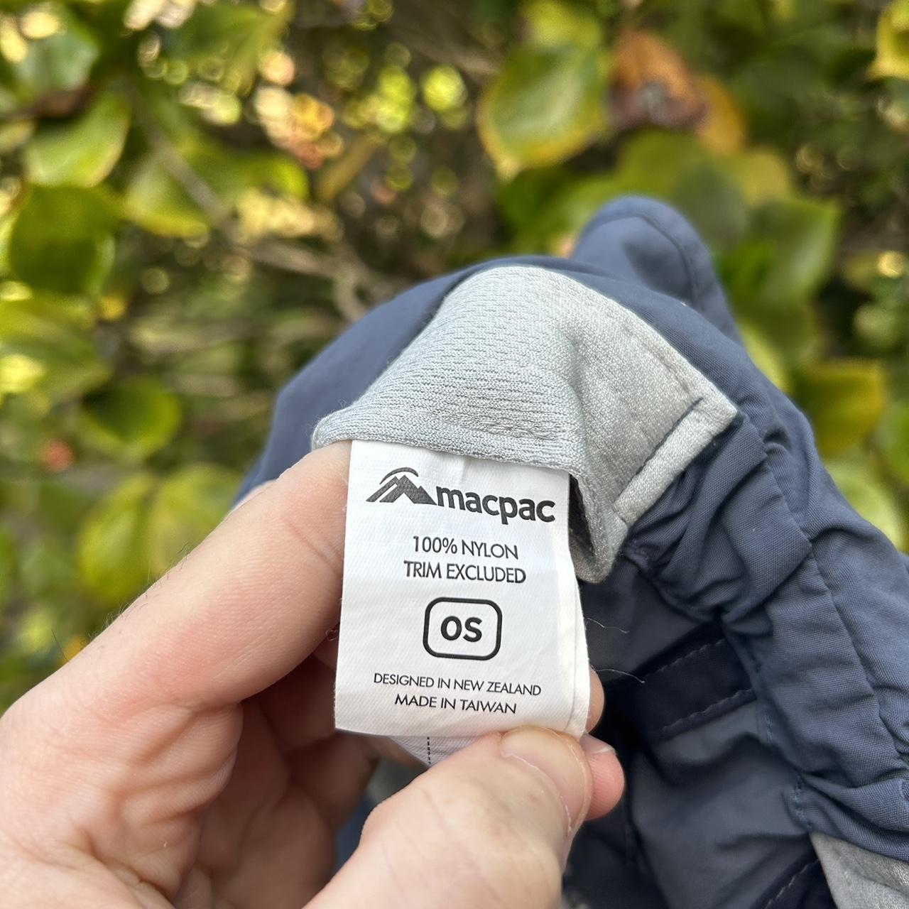 Macpac cap Does fit on the smaller size Has been... - Depop