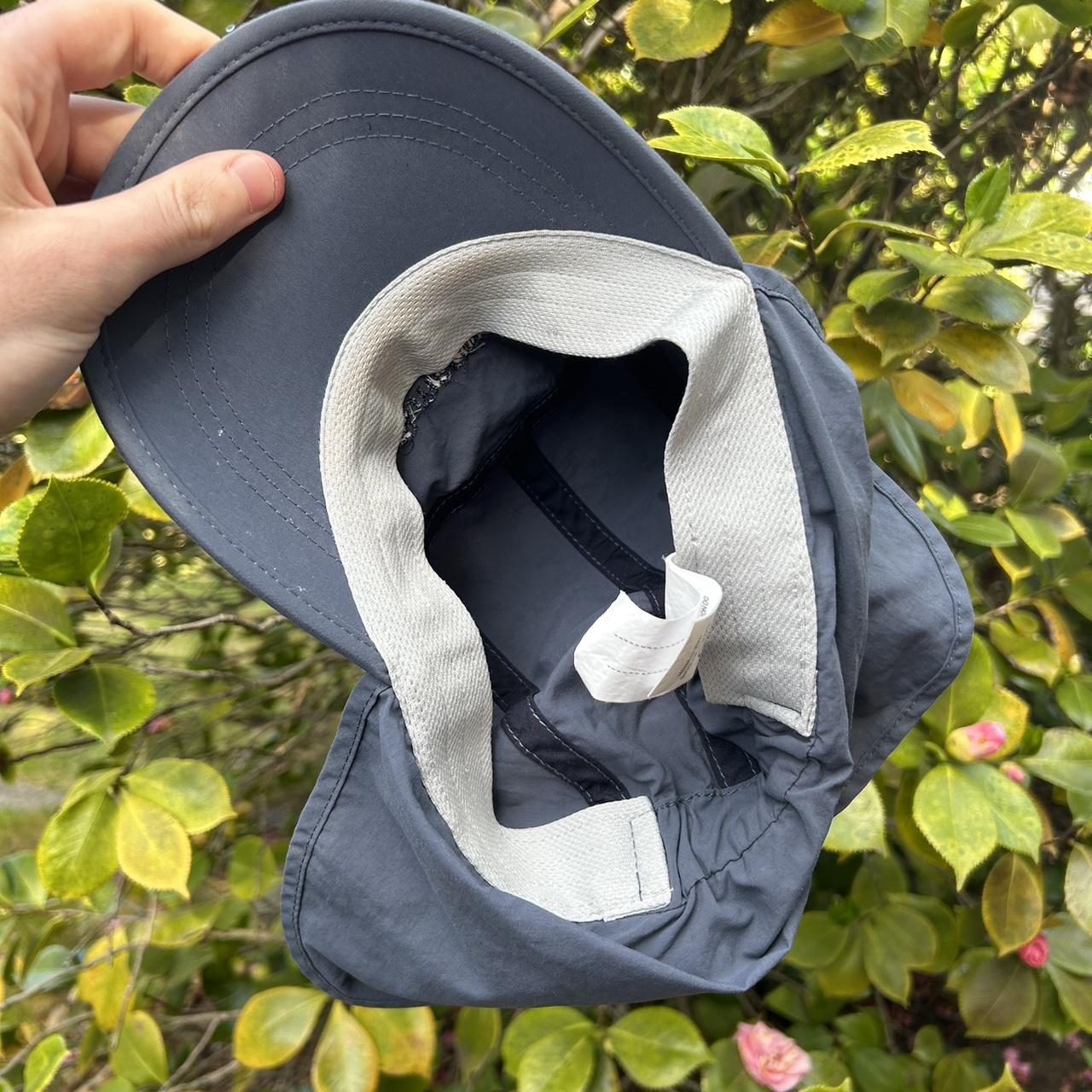 Macpac cap Does fit on the smaller size Has been... - Depop