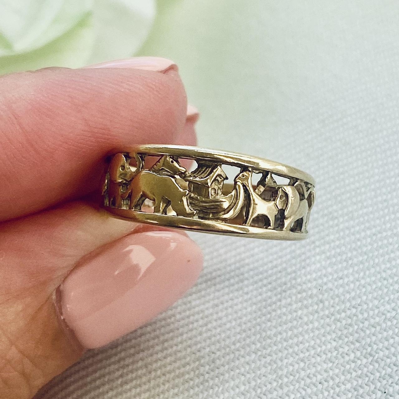 9ct Gold “Noah’s ark” Ring SIZE O Such a great ring... - Depop