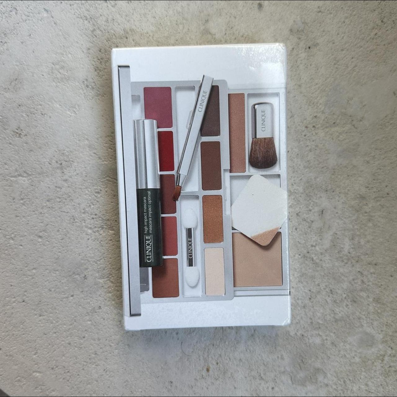 Clinique makeup set NEW and sealed - Depop