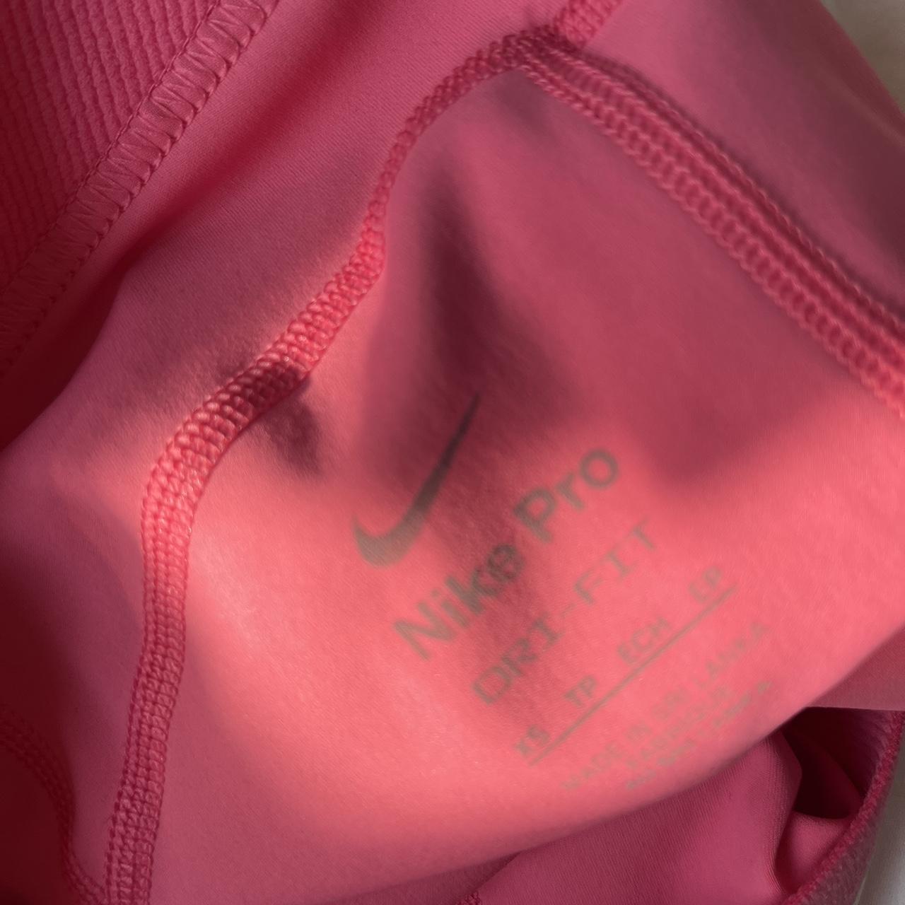 pink nike pros size xs would fit a 4/6 best... - Depop