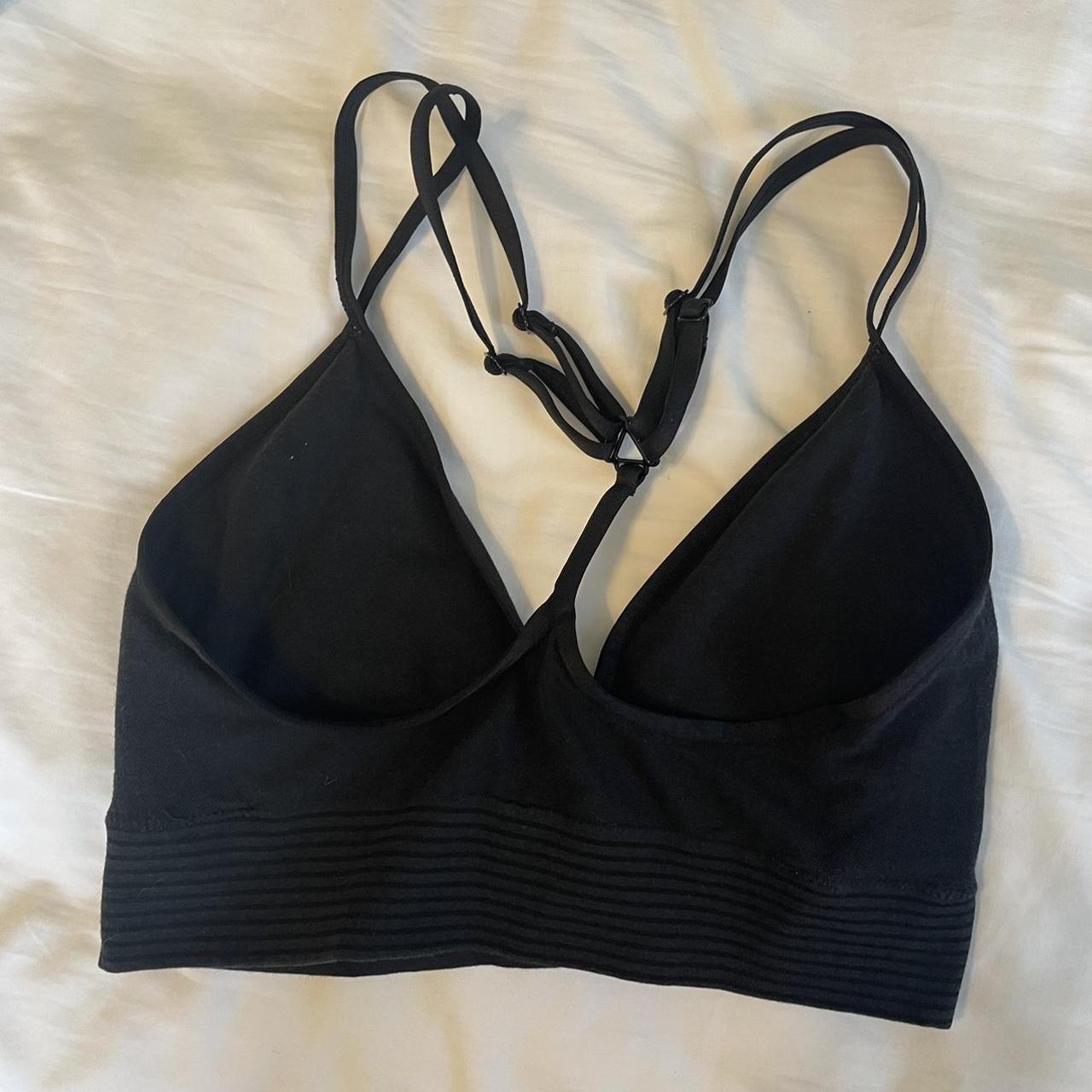 good basic black workout bra size small no flaws - Depop