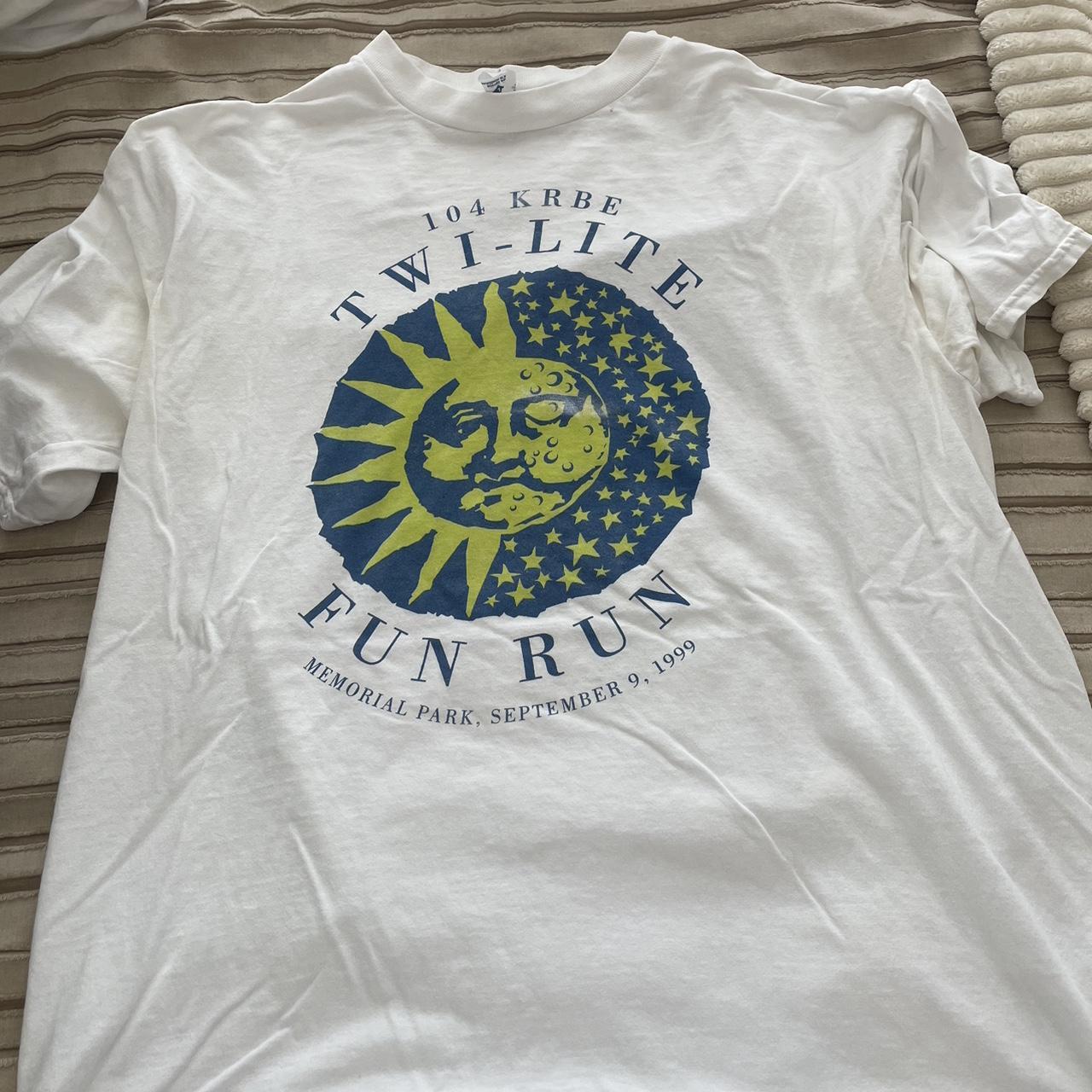 Fun Run tee with nice faded graphic On old... - Depop