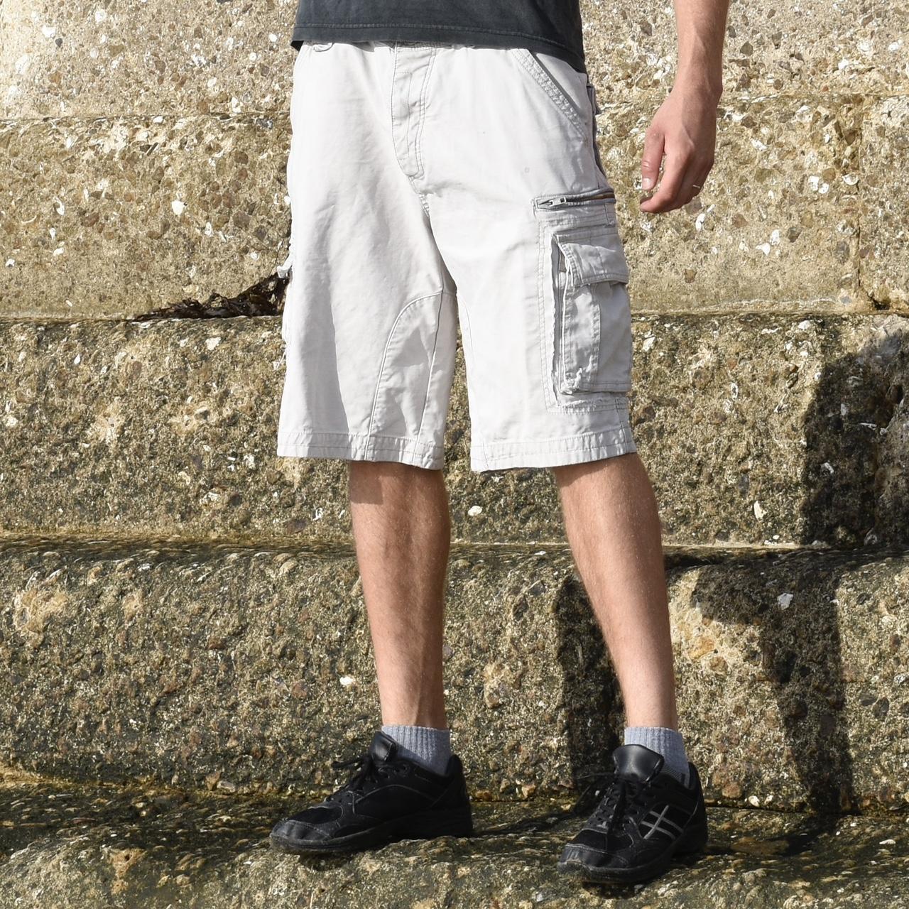 FatFace Men's Cream Shorts | Depop