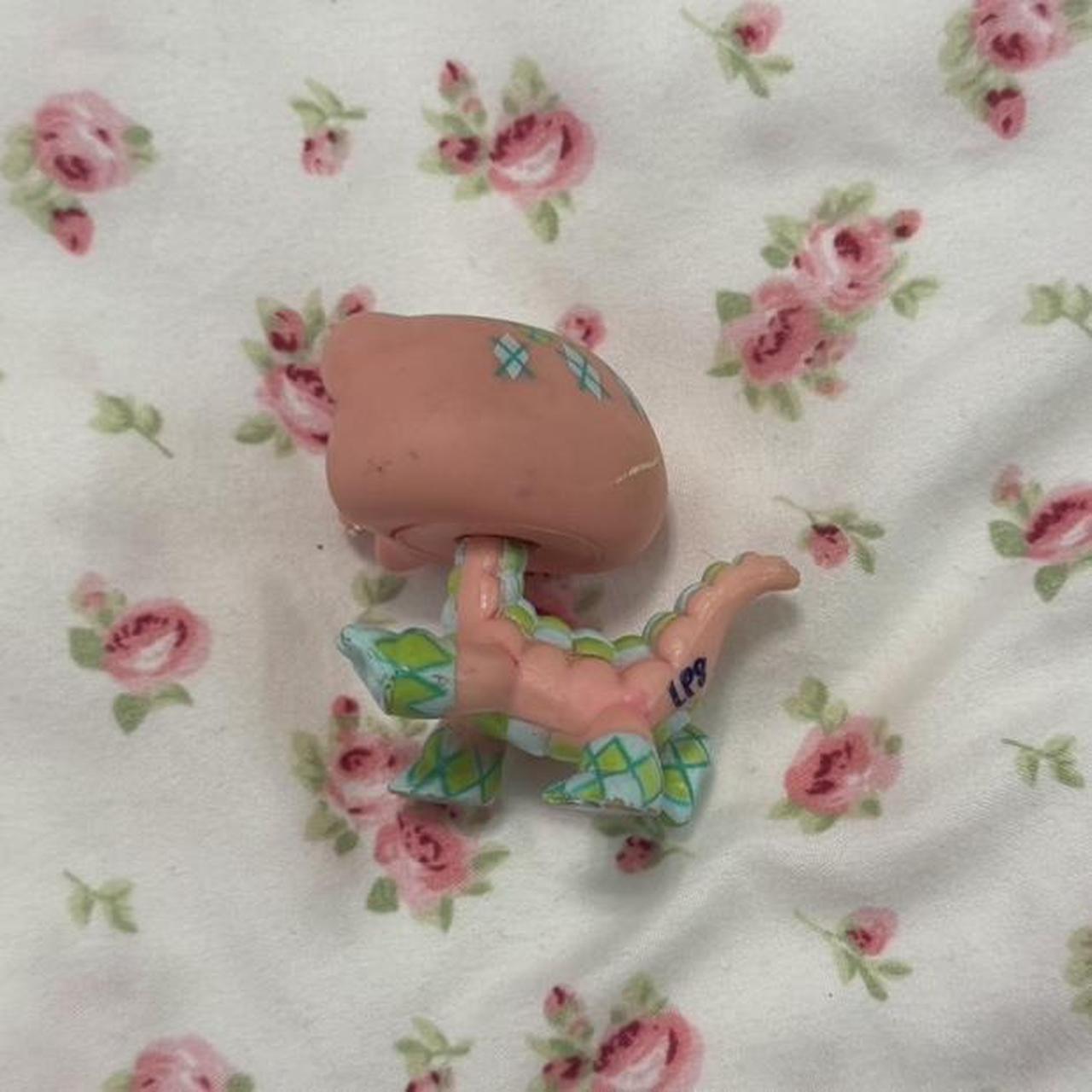 AUTHENTIC littlest pet shop argyle alligator 1853... - Depop