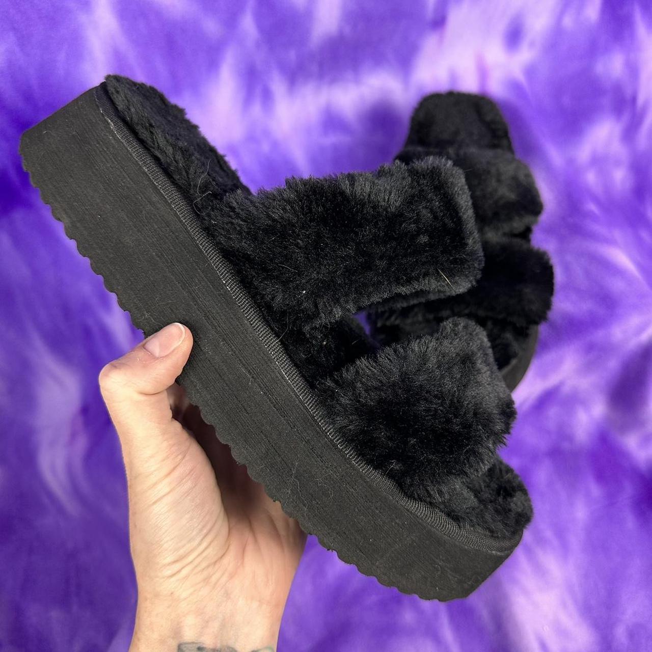 🖤 Black furry platform slides super cute and comfy.... - Depop
