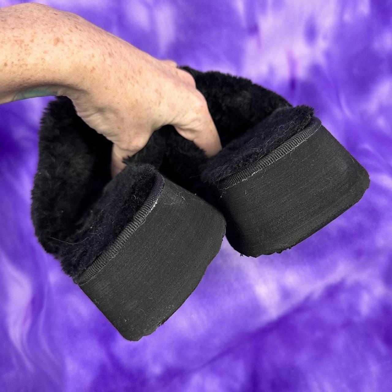 🖤 Black furry platform slides super cute and comfy.... - Depop