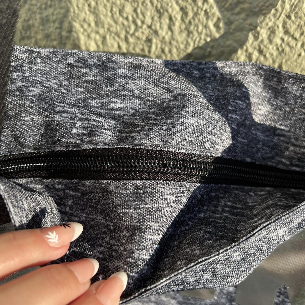 Victoria’s Secret pink tote bag Zipper works... - Depop