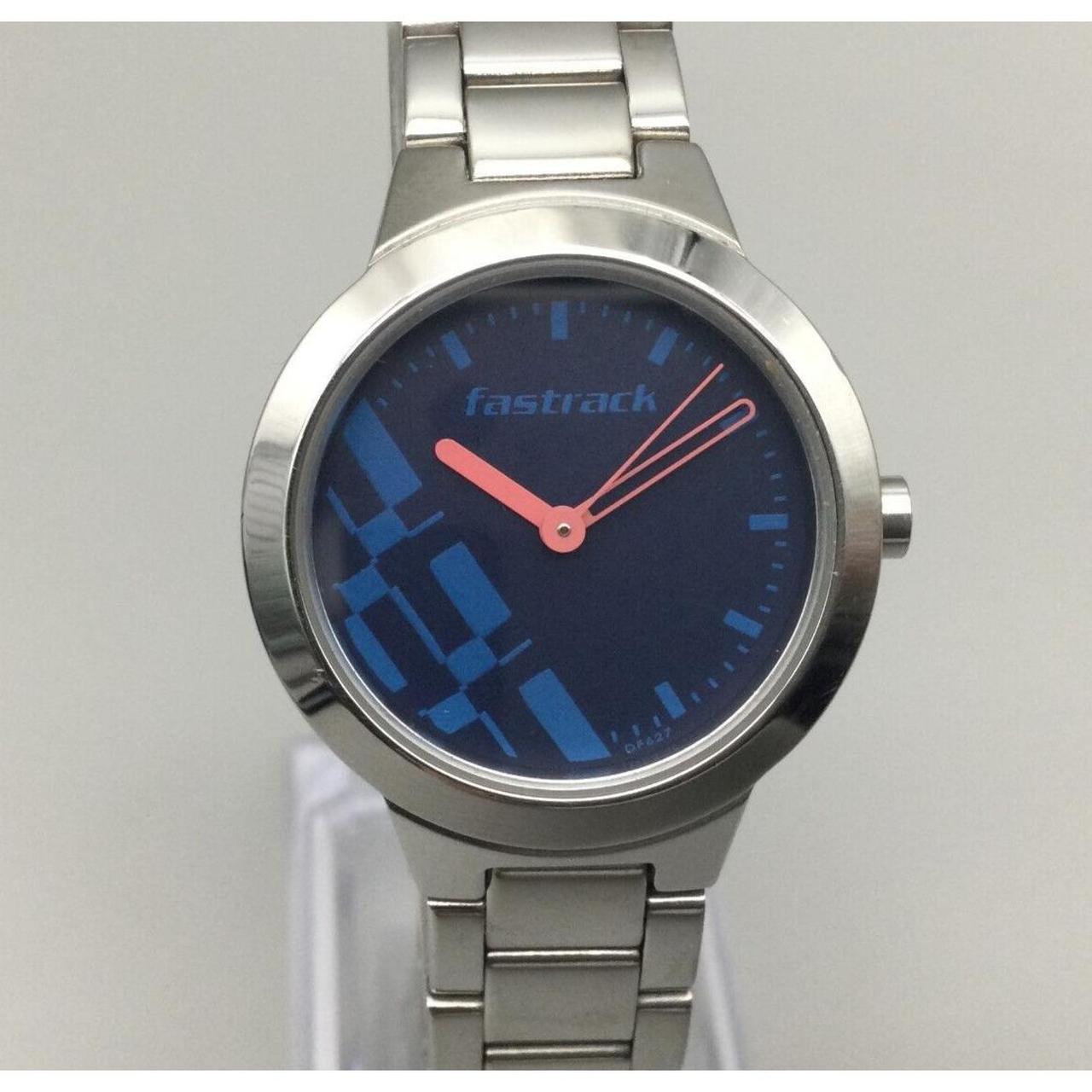 BEZEL COLOR: Silver MOVEMENT: Quartz MAX WRIST... - Depop