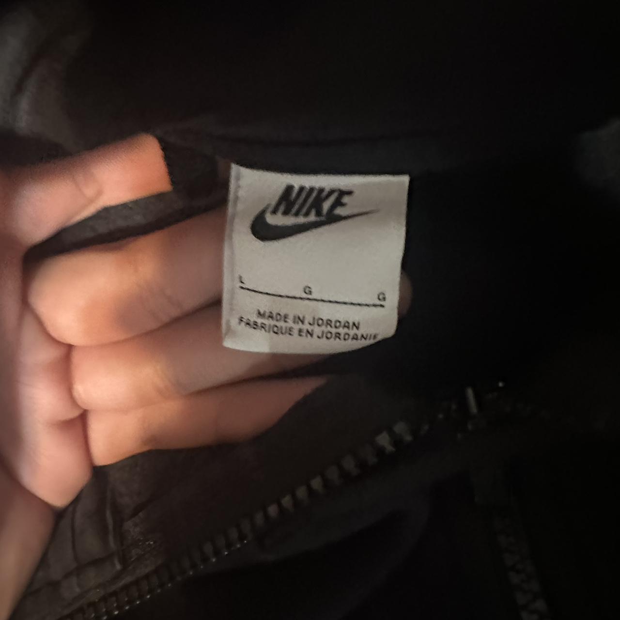 Nike Hoodie Normal wear No flaws #nike#hoodie#cold - Depop