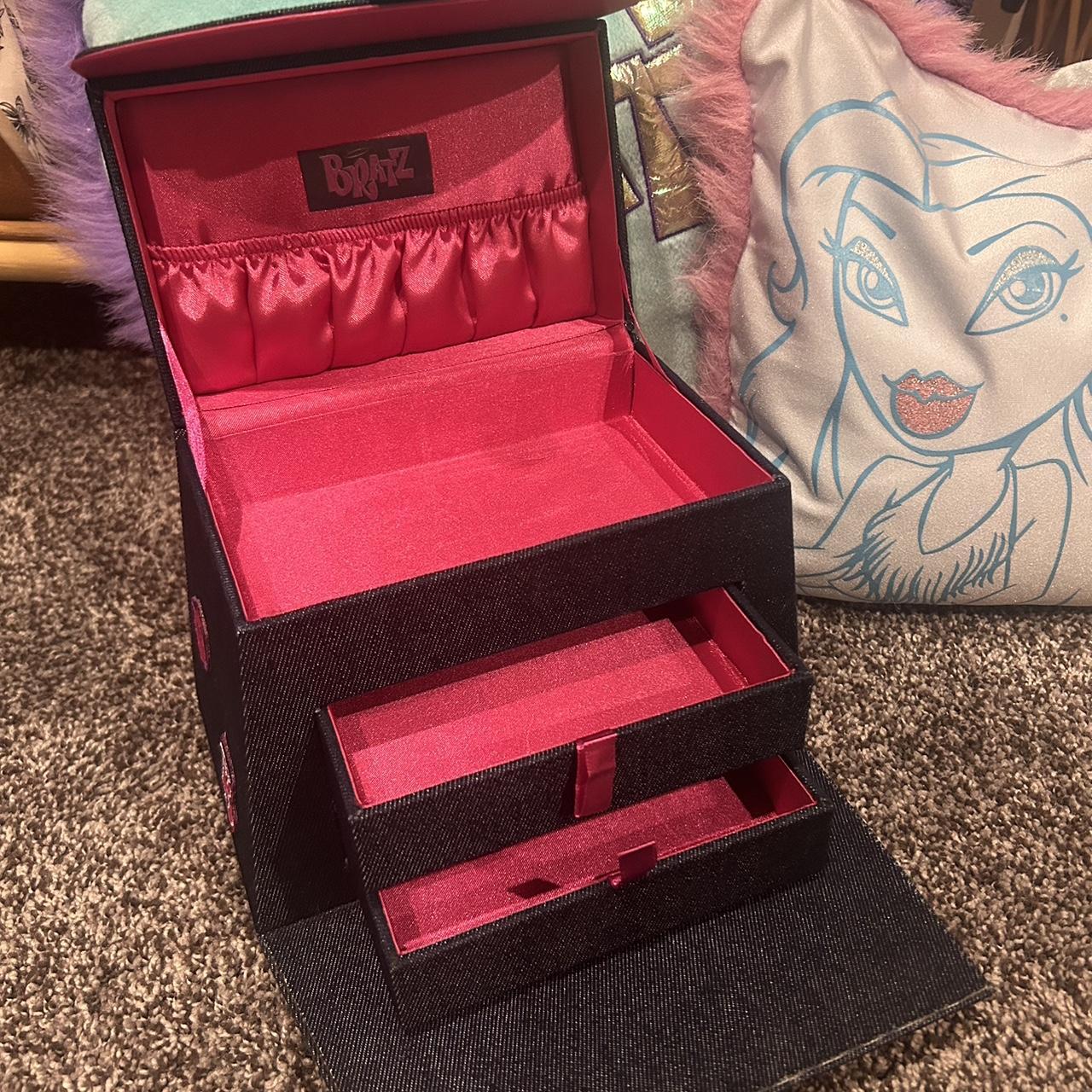 👄 Bratz Bundle! Pillows and Jewelry Box. Totally... - Depop