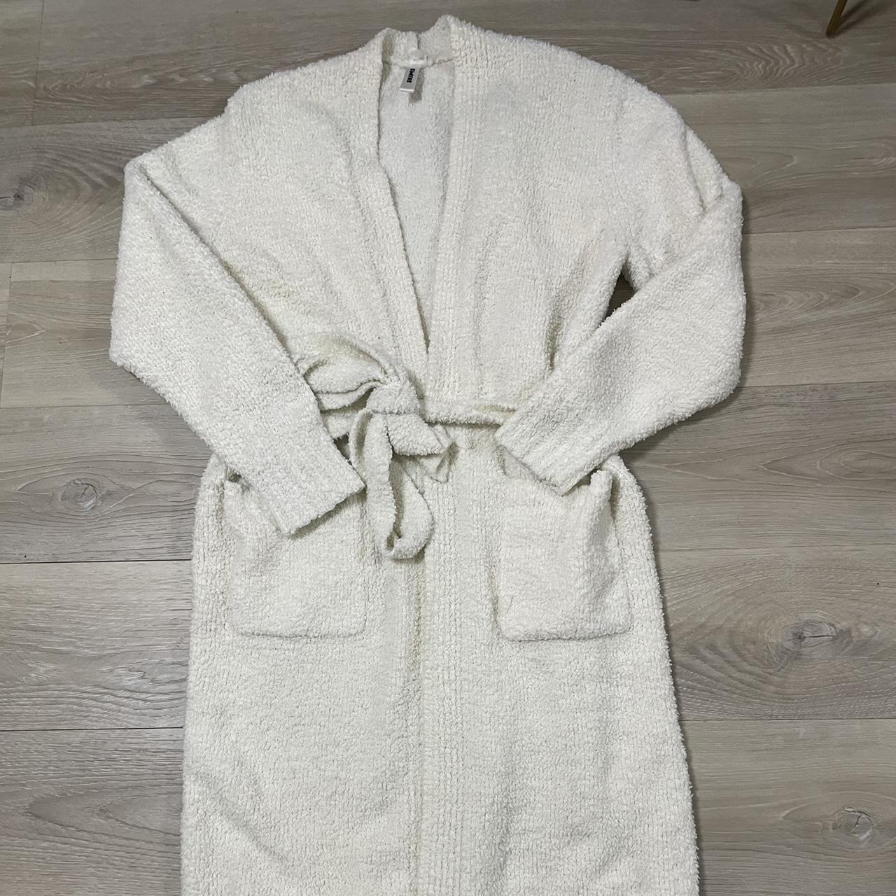 White Skims Robe 🫧Never Worn 🫧NWOT 🫧Size Large 🫧48”... - Depop