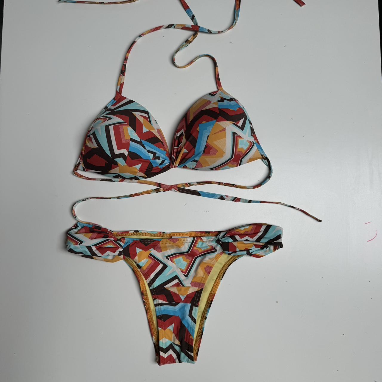 Patterned bikini set - Depop