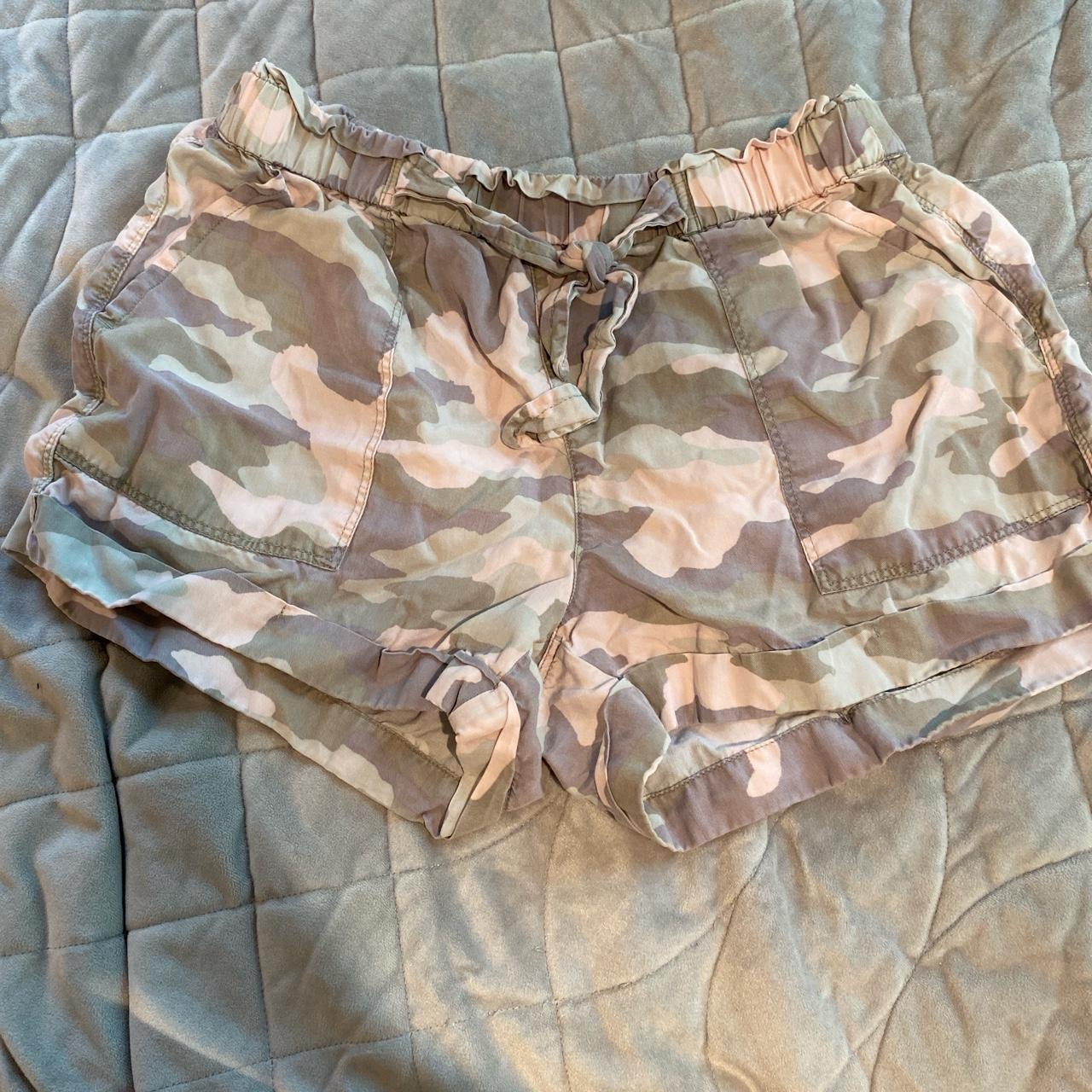 aerie flowy pink camo shorts - Depop