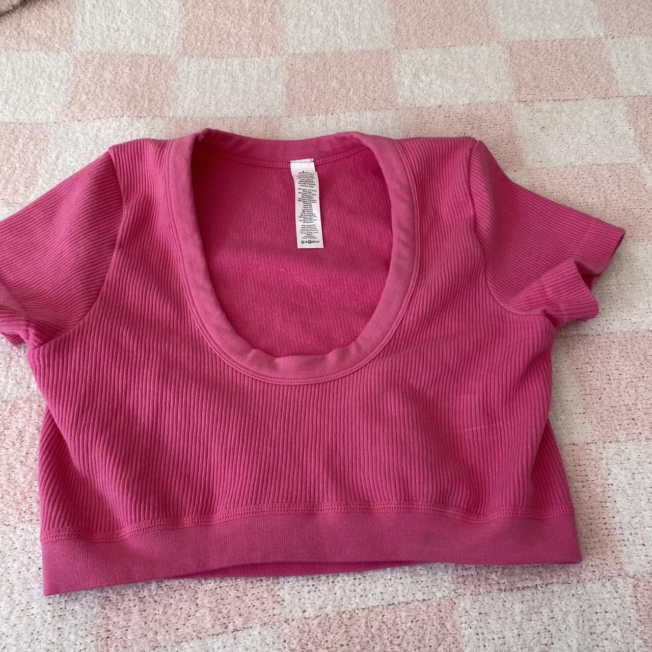 Cropped, ribbed, paradise pink alo tee shirt, never... - Depop
