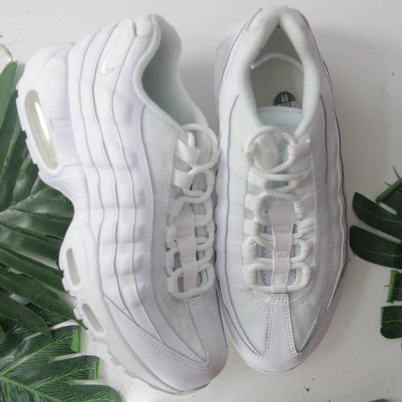 Nike Women's White Trainers | Depop