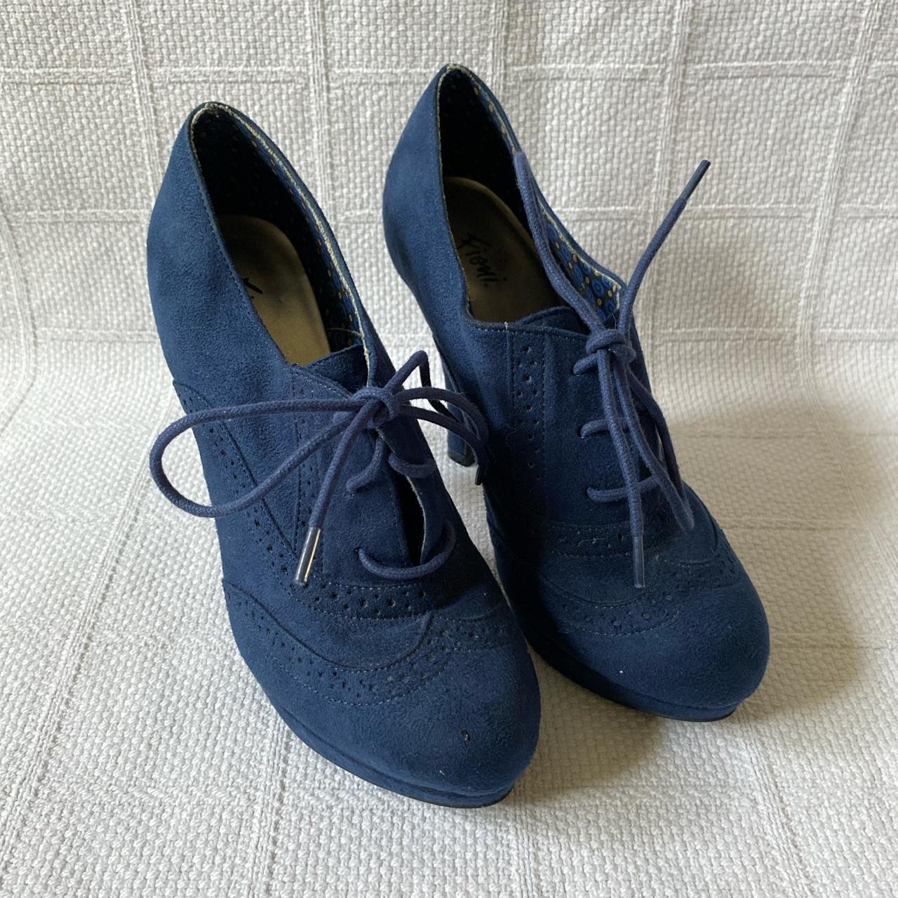 Women's Navy Courts | Depop