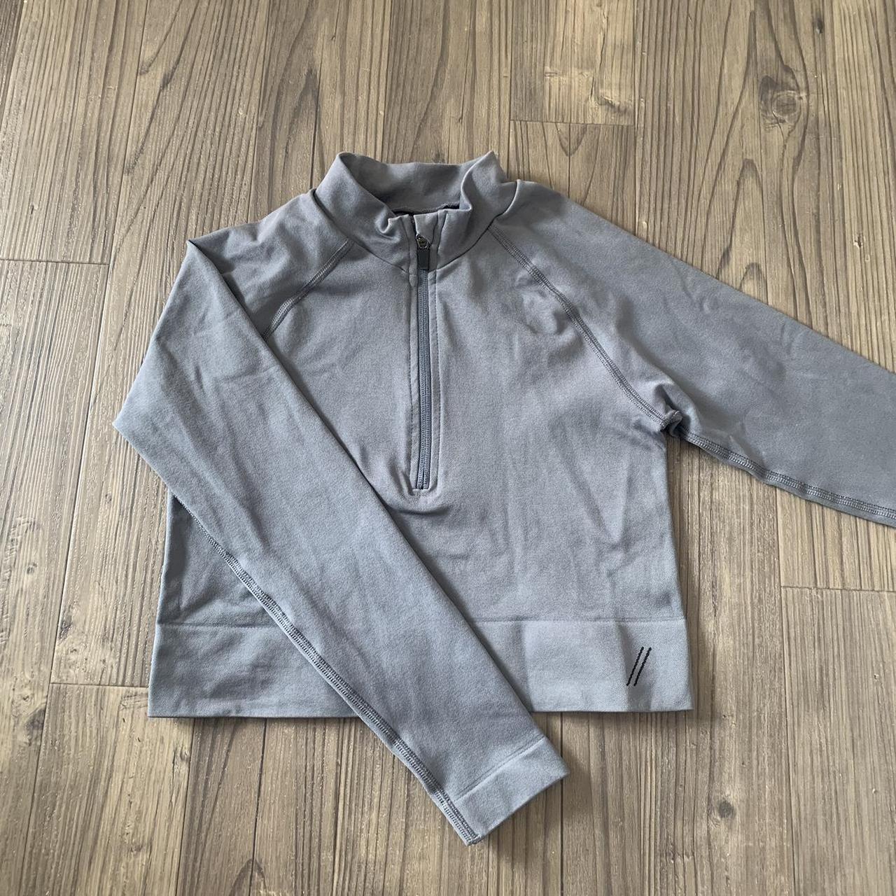 Tala Women's Grey Crop-top | Depop