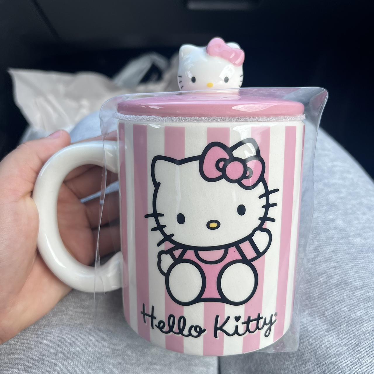 Hello Kitty Mug with top I screamed when I saw this... - Depop