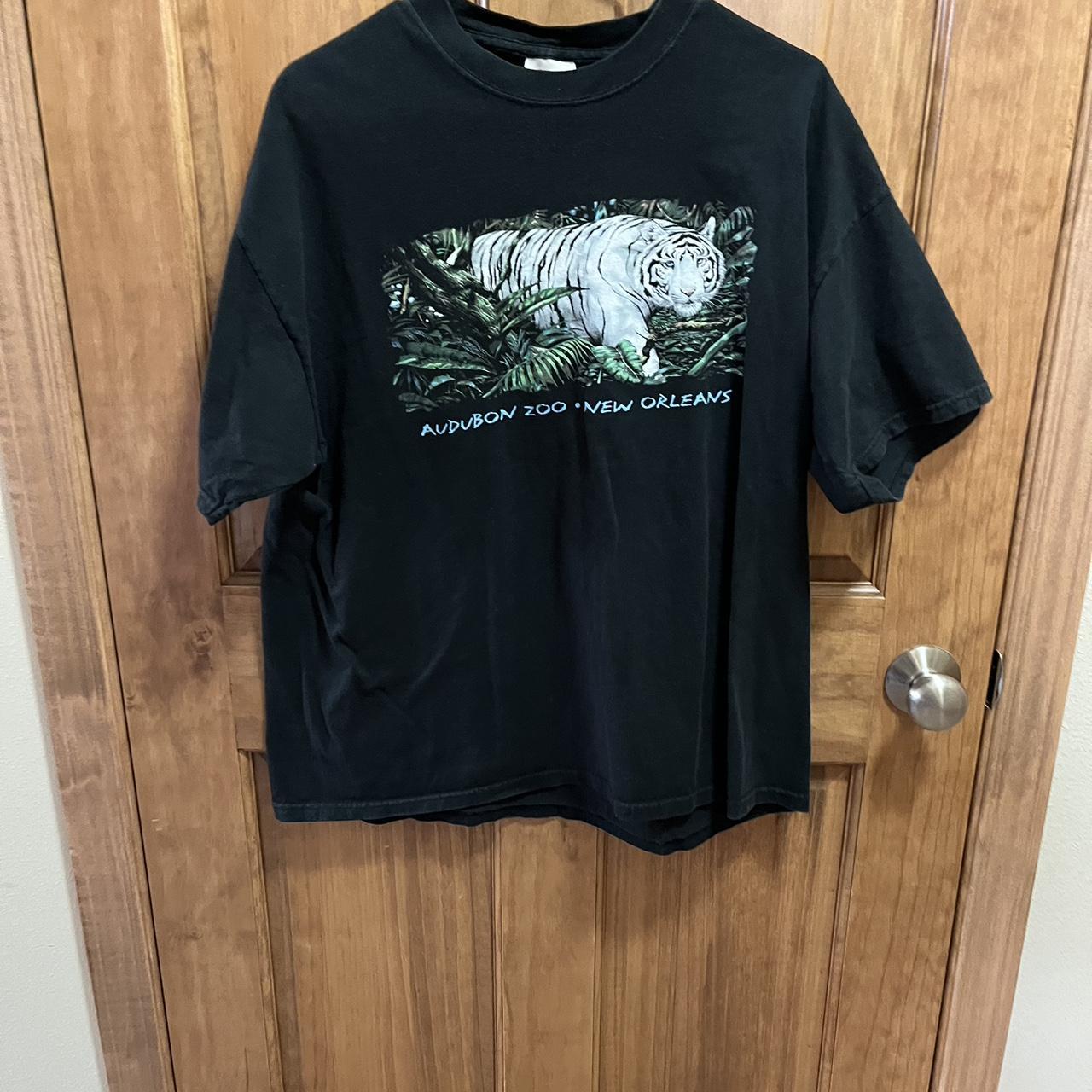 New Orleans Zoo White Tiger t-Shirt XL FREE... - Depop