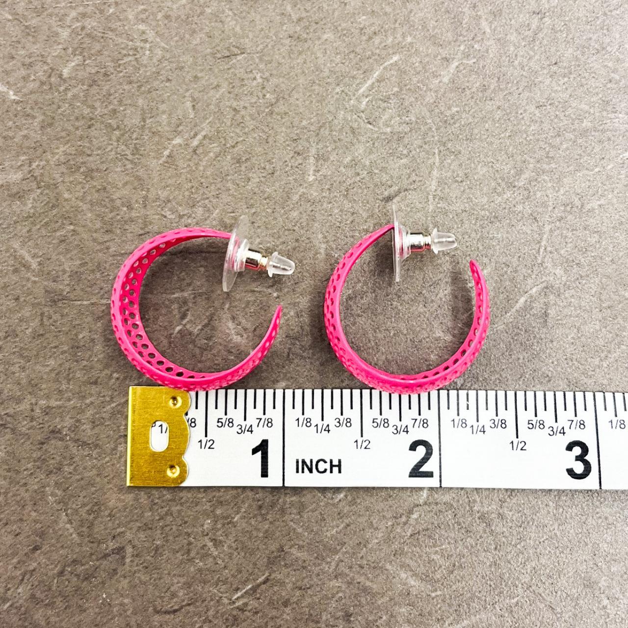 adorable 80's style hot pink metal hoops - Depop