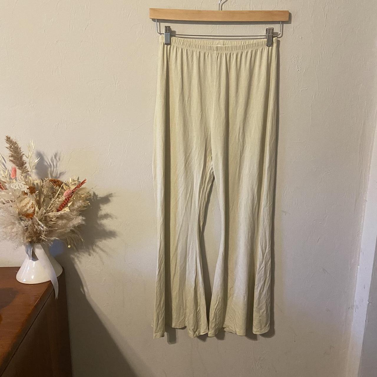 Hara the label flares Large but can fit a medium... - Depop