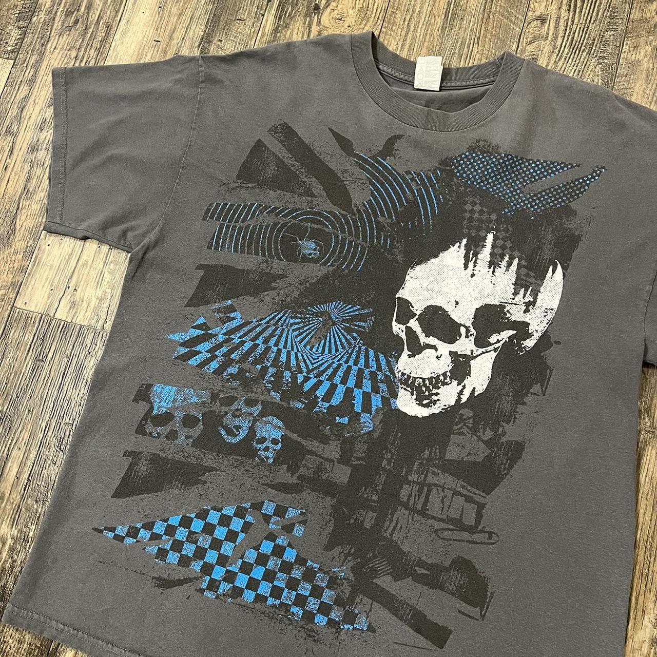 Vintage 2000s Y2K skull 💀 graphic tee in a dark... - Depop