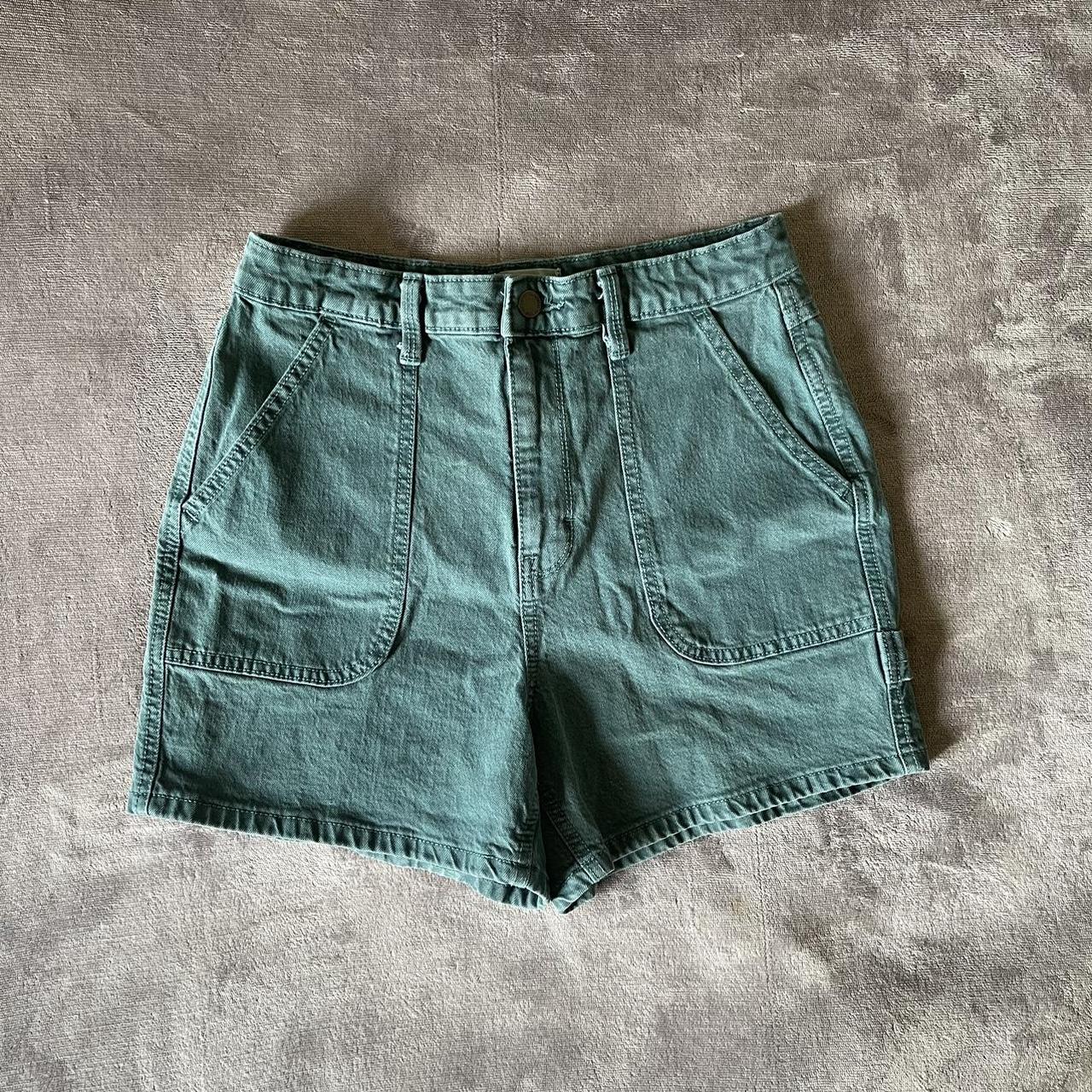 Universal Thread Women's Green Shorts | Depop