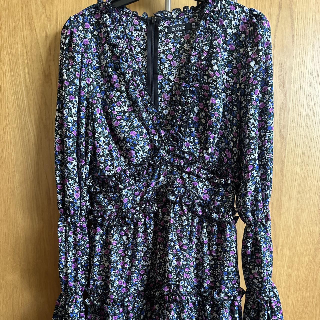 Boohoo Ditsy Floral Tiered Smock Dress Size 8 Worn... - Depop