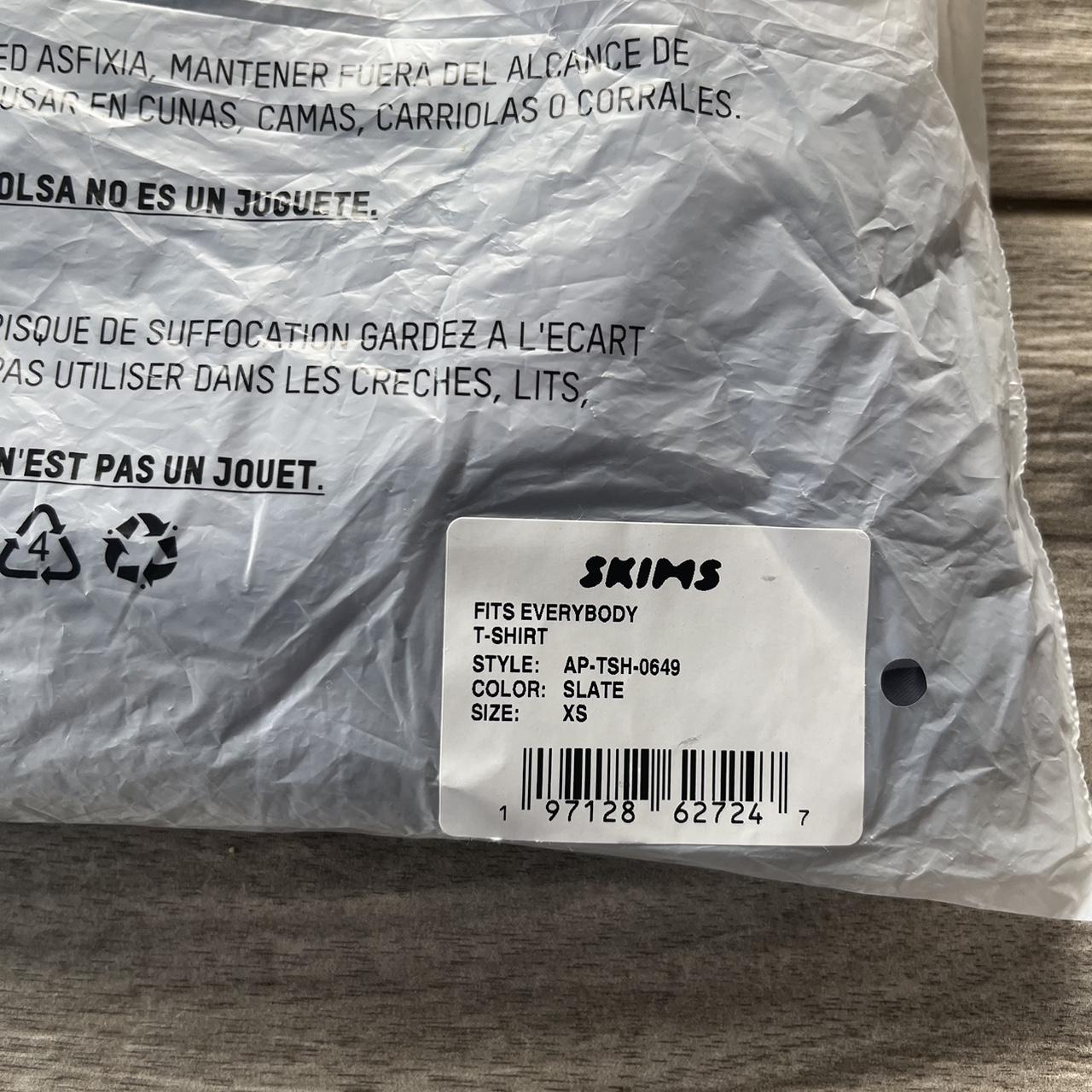 brand new with tags skims fits everybody tshirt in... - Depop