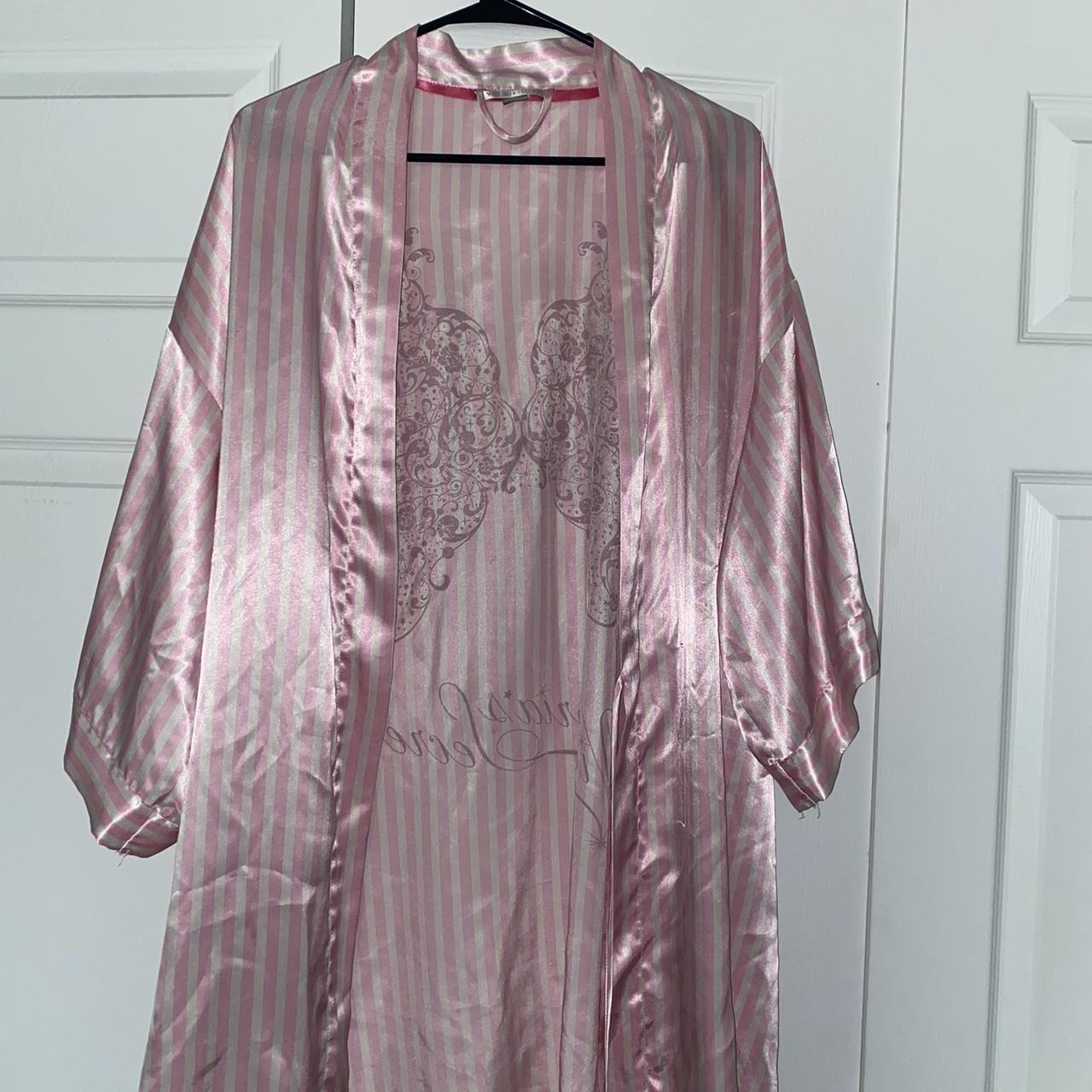 Pink and white Victoria's Secret robe 2009 -doesn’t... - Depop