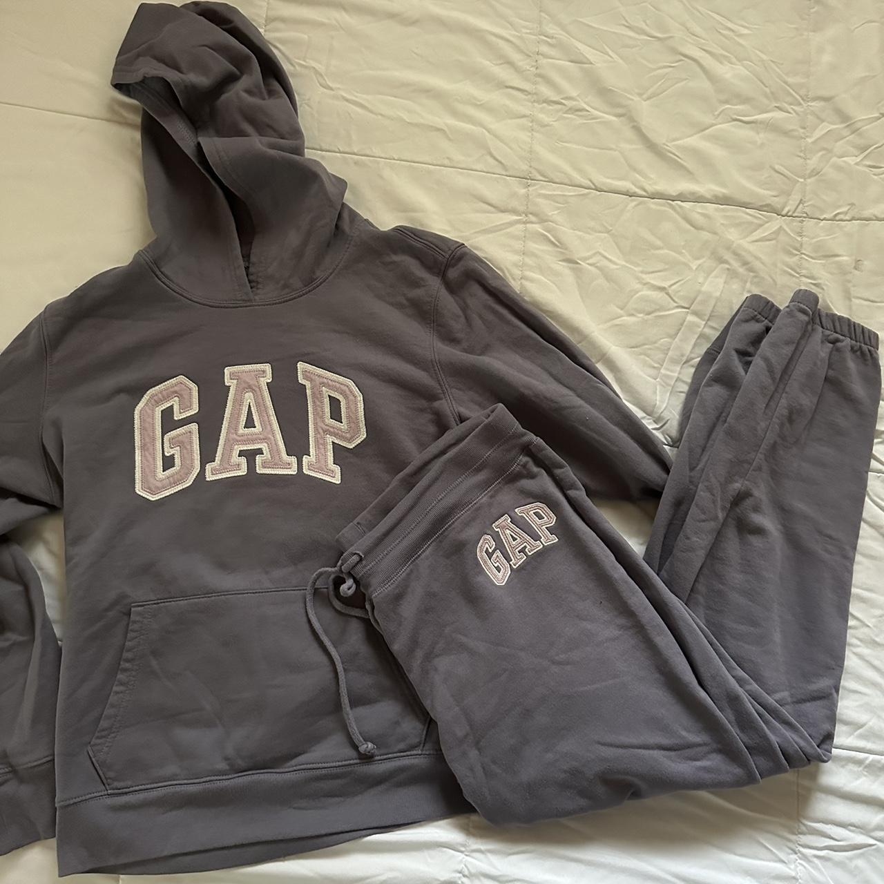 GAP sweat set -both a size medium -pants are low... - Depop