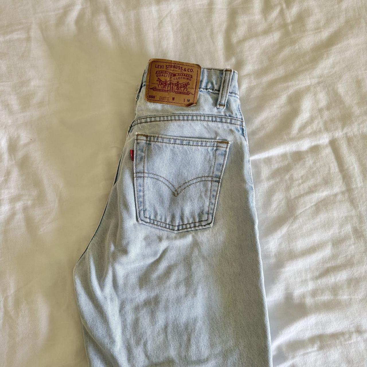 levi straight leg low rise jeans size 2 - Depop