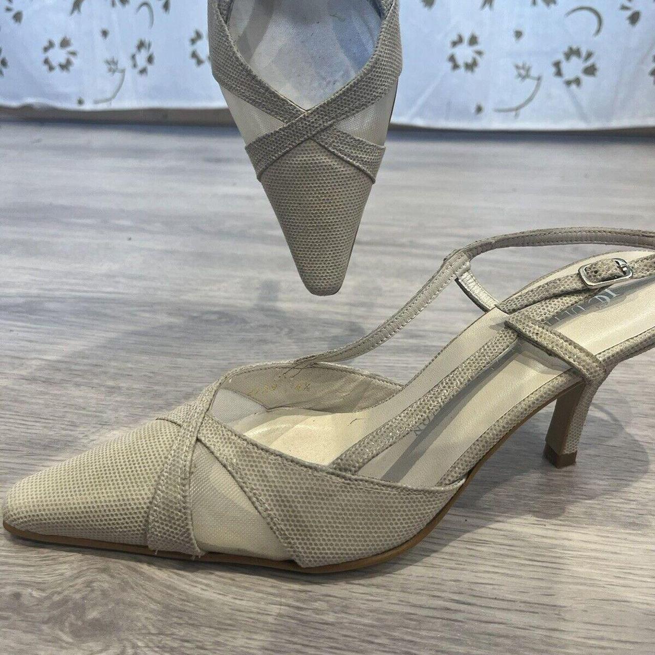 Women's Cream Courts | Depop