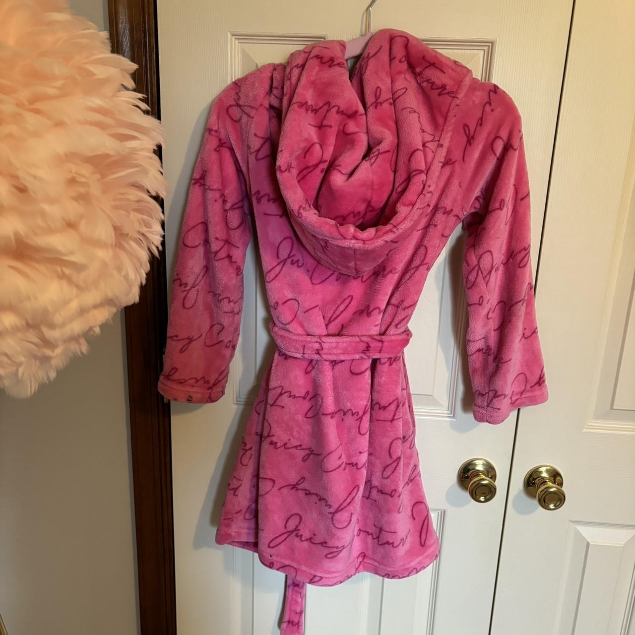 PINK JUICY COUTURE ROBE 🩷🩷 Has a hood on it Size... - Depop