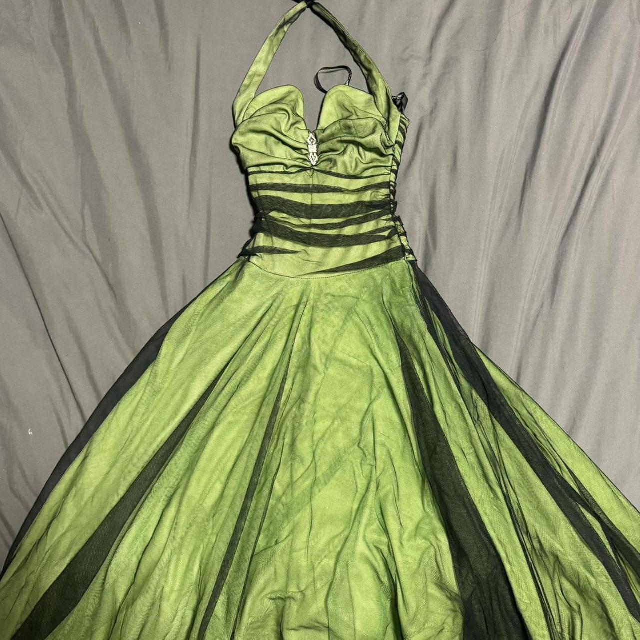 Prettiest green y2k Morgan&co midi dress, I’m 5’3... - Depop