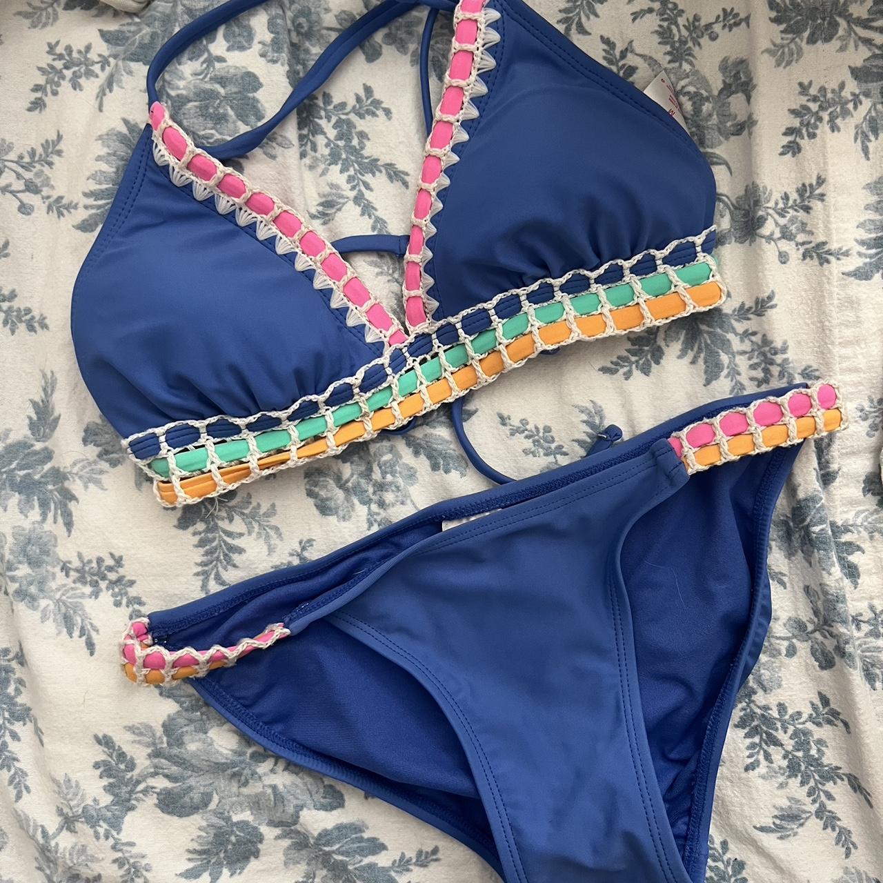 Target bikini Top is medium bottoms are smalls - Depop