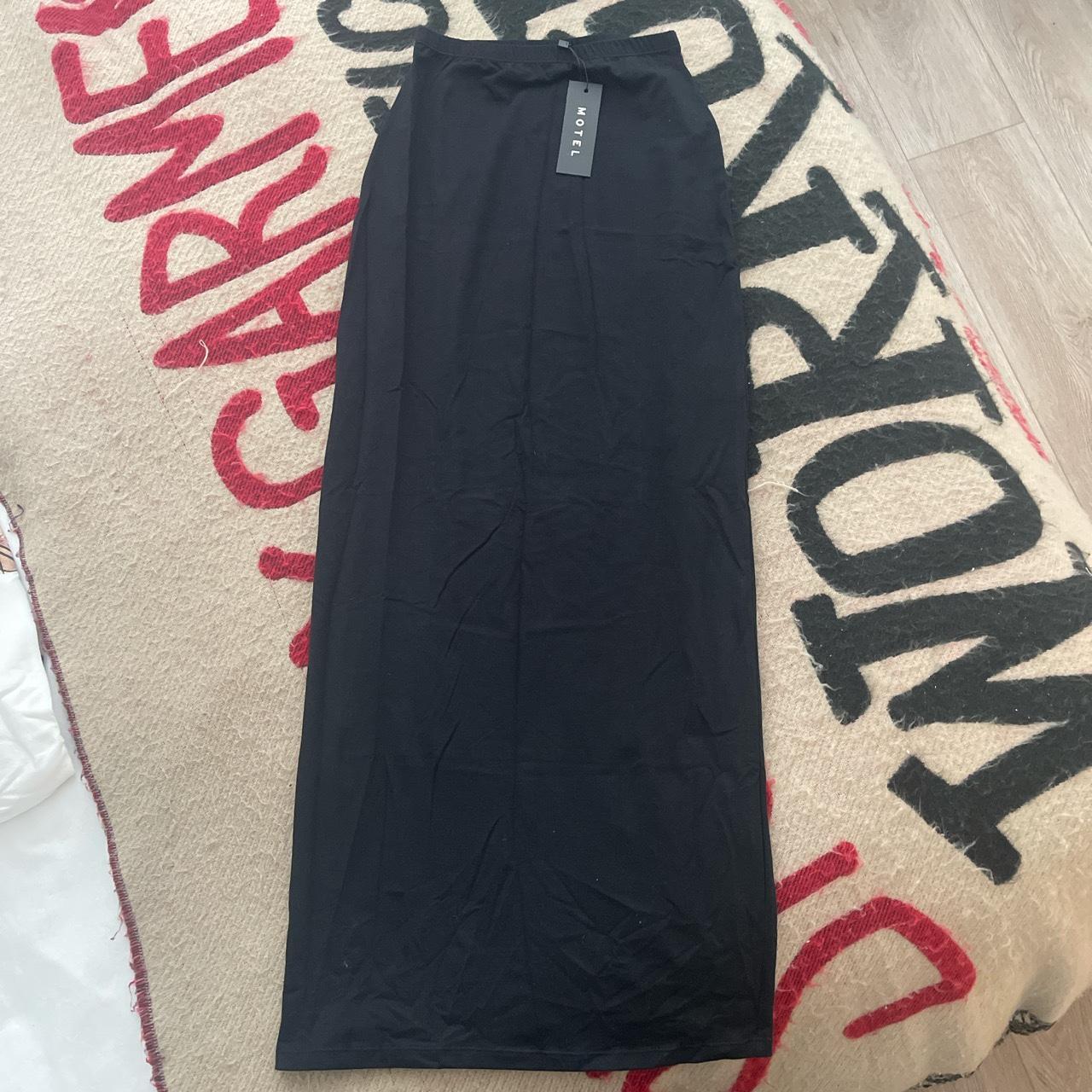 Size xs motel black jersey maxi skirt Brand new... - Depop