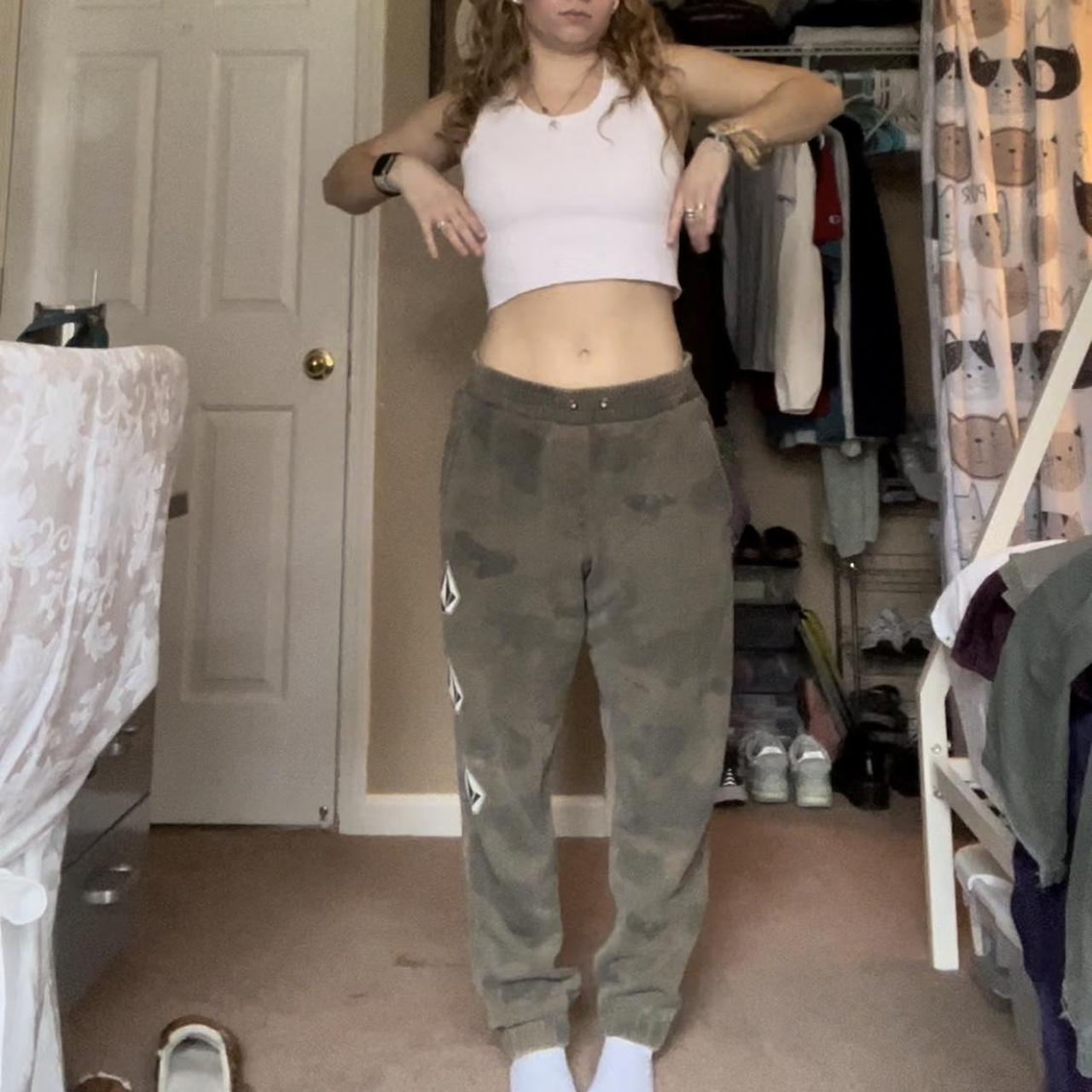 volcom size medium sweatpants - Depop