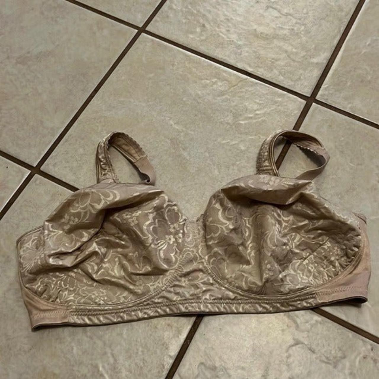 Playtex 46DD Nude No Underwire Bra Playtex ••Gently... - Depop