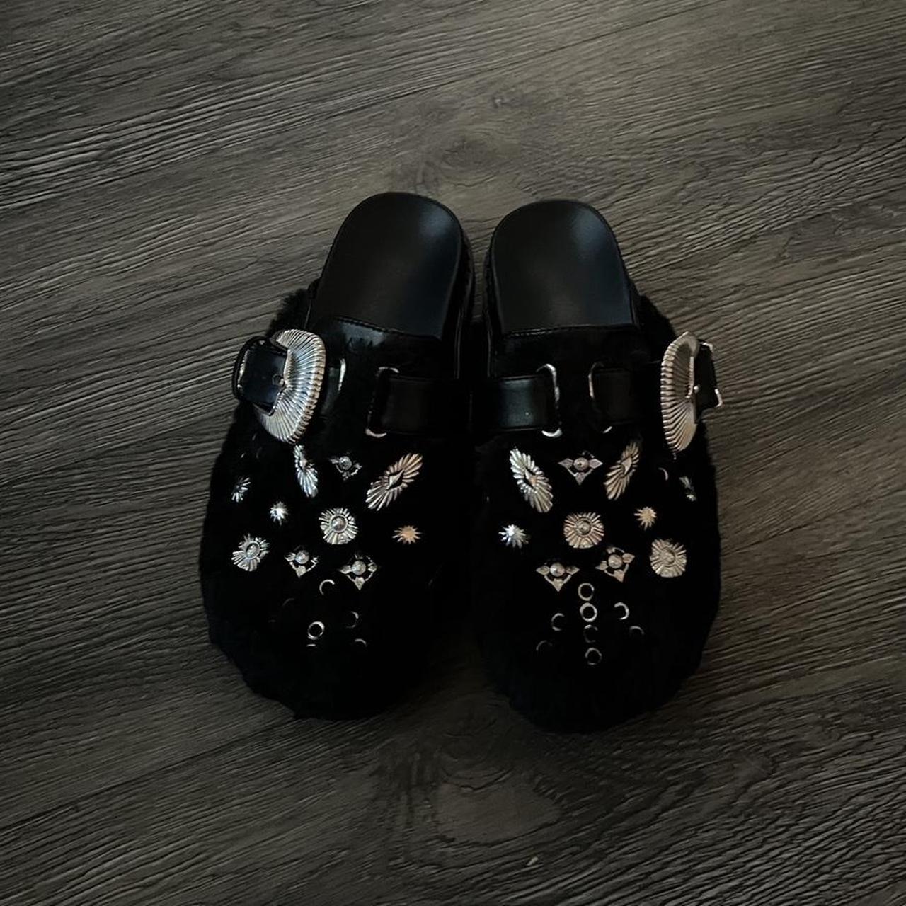 Cute gem sandals. Size 6 brand new!!! - Depop