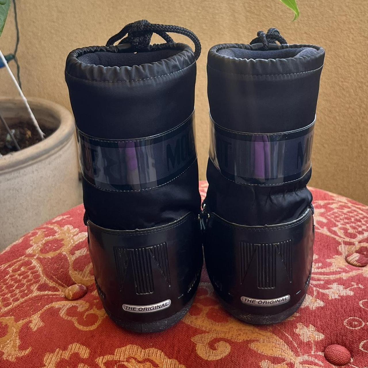 Black Moon Boots Kid Size - 10-12.5 Worn a few... - Depop