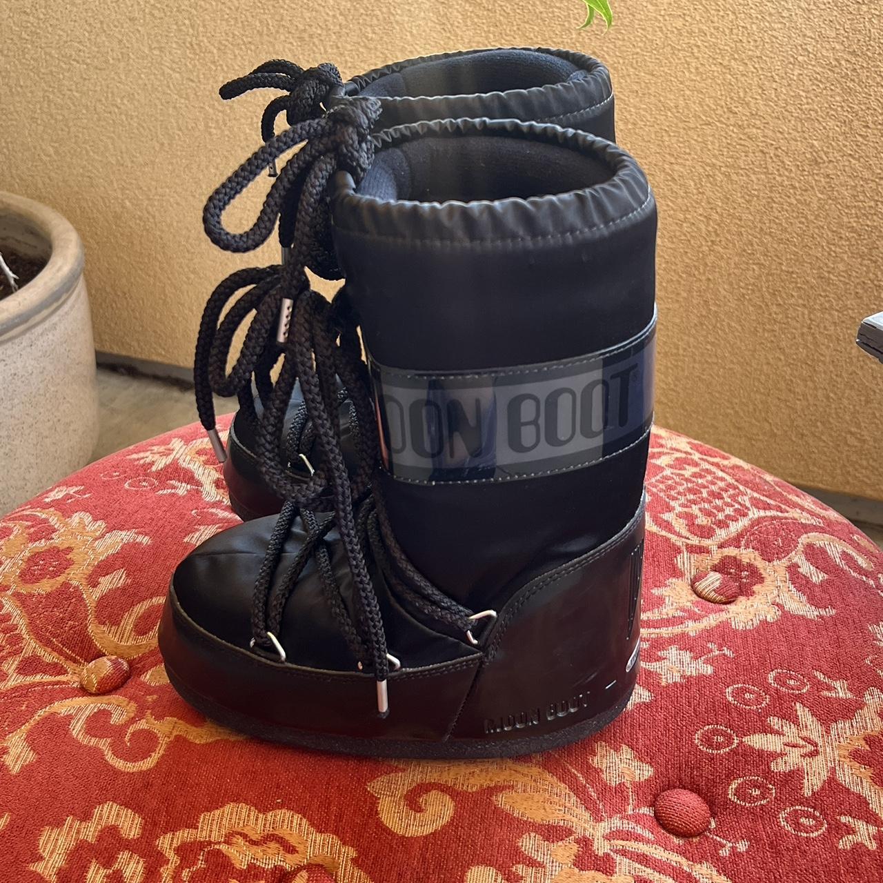 Black Moon Boots Kid Size - 10-12.5 Worn a few... - Depop
