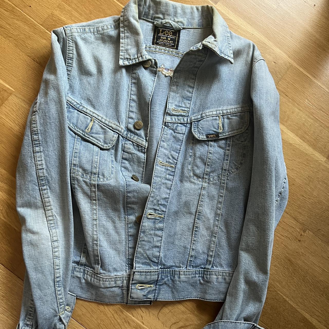 Lee jean jacket. Has been worn and the collar needs... - Depop